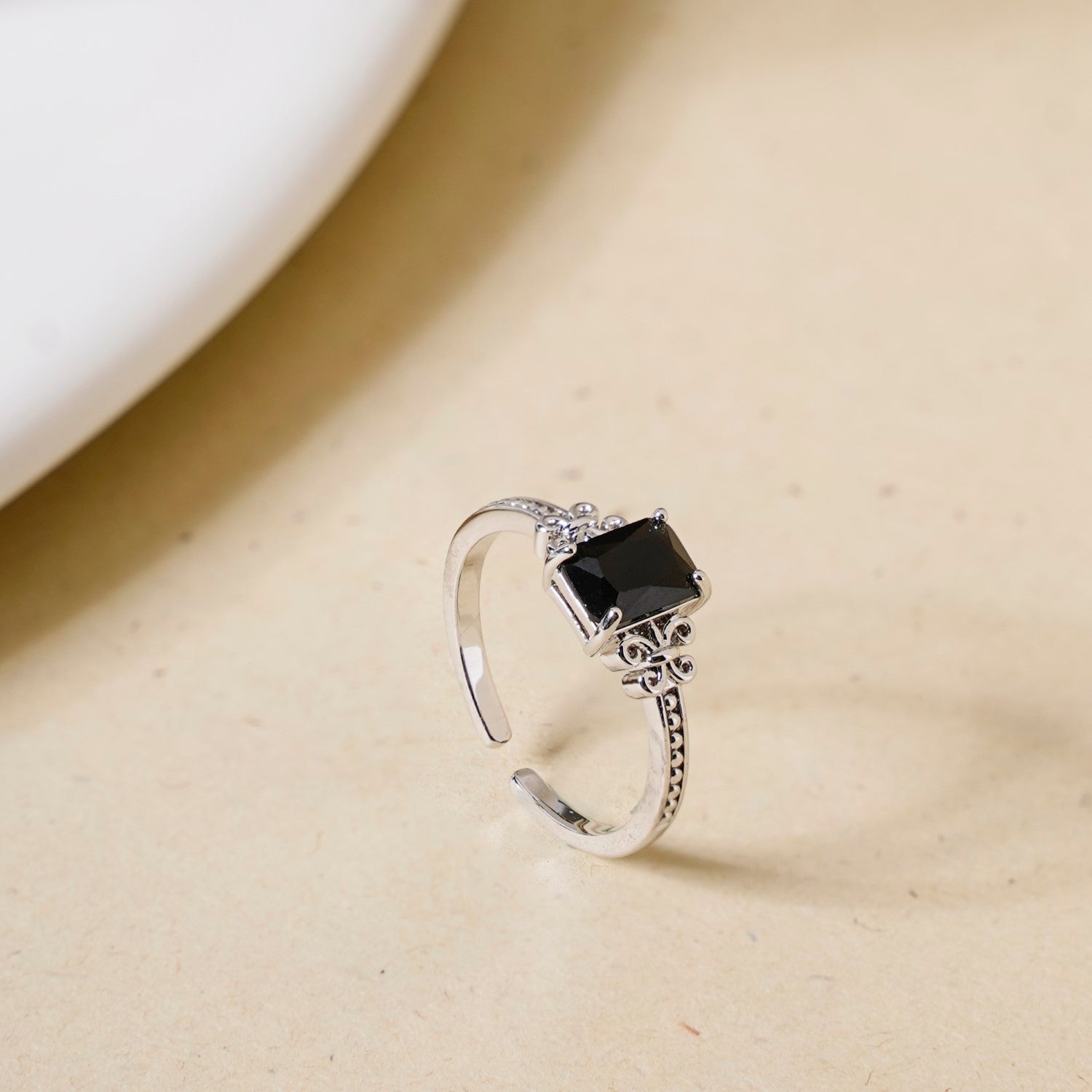 Ring Online - Premium Black Stone Flutter Ring Silver | Nestasia