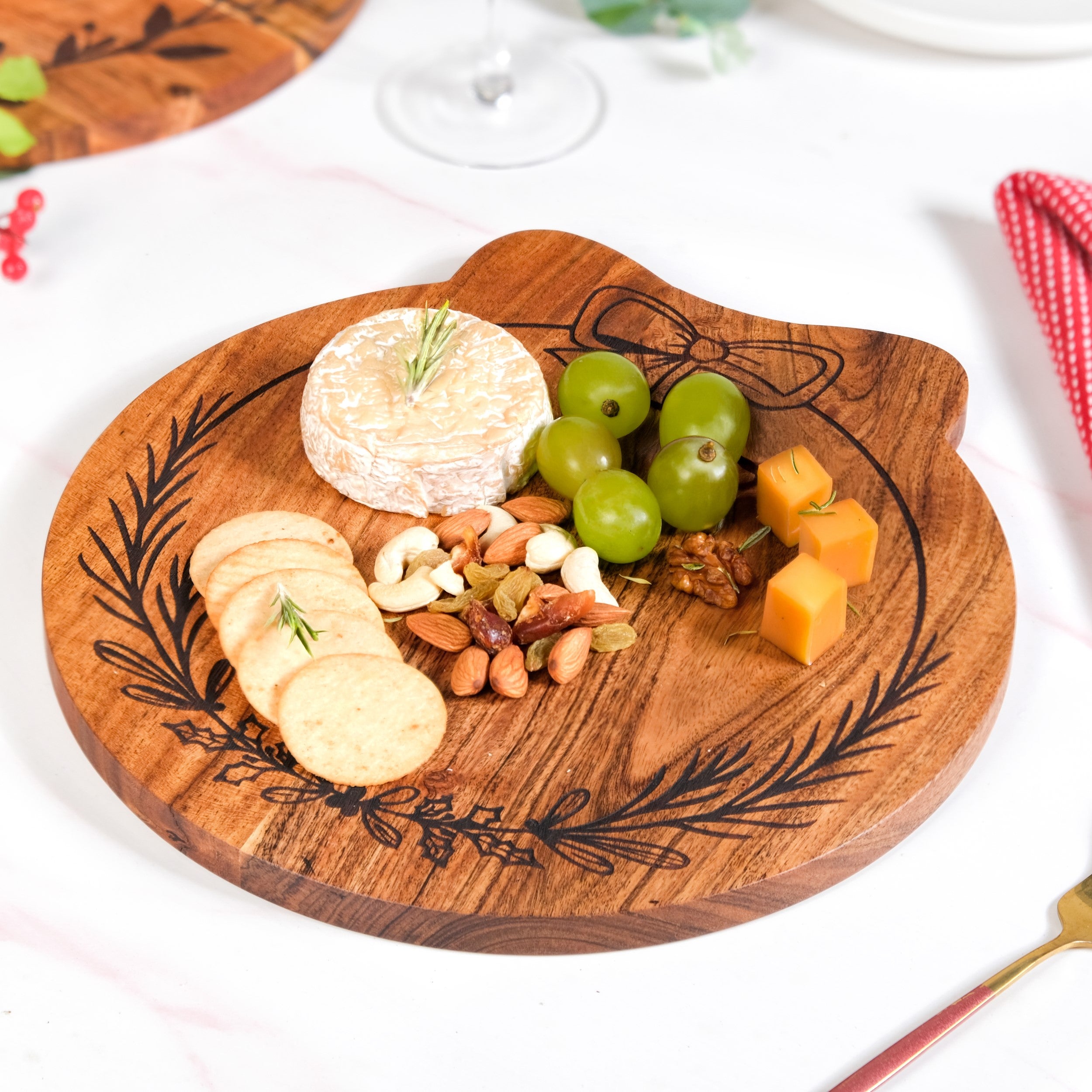 Christmas Wreath Acacia Serving Platter Online - Premium Platter | Nestasia
