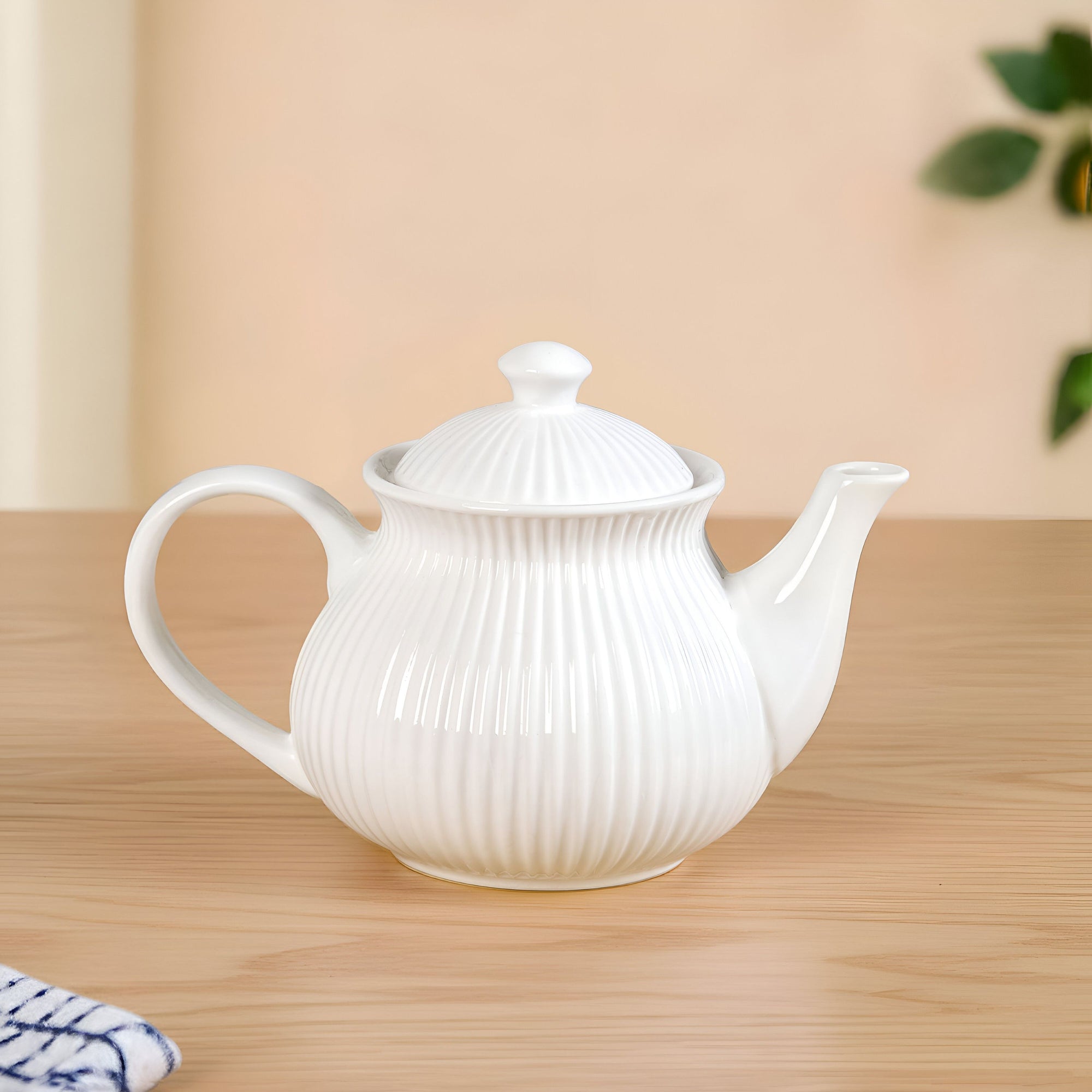 Classic Vintage Ceramic Teapot 600ml Online - Premium Tea Pot | Nestasia