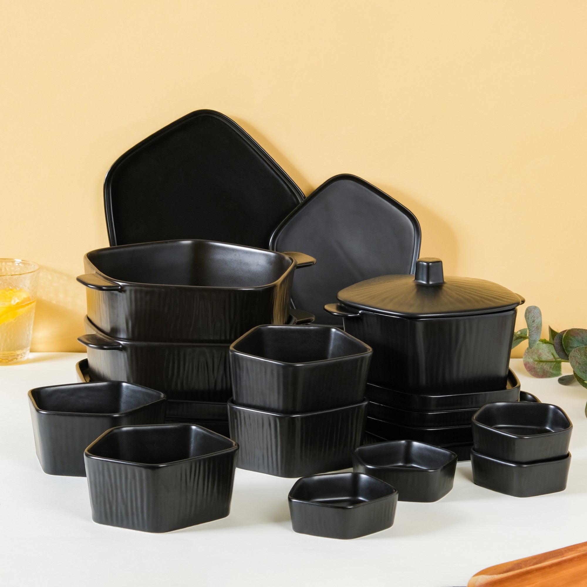 Pentagon Black 19 Piece Dinner Set For 4 Online - Premium Dinner Set ...
