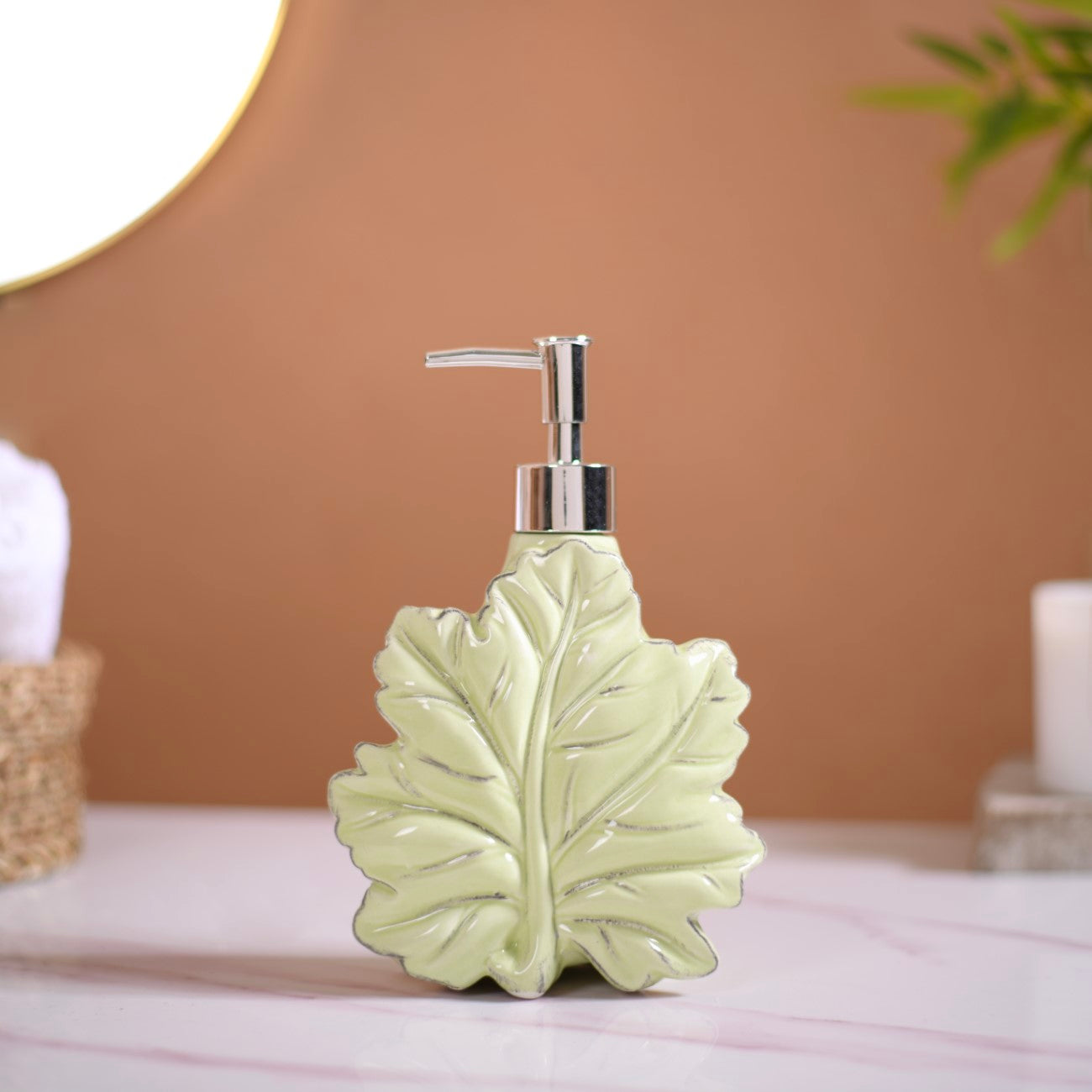 Green Leaf Shaped Soap Dispenser Online - Premium Dispenser | Nestasia