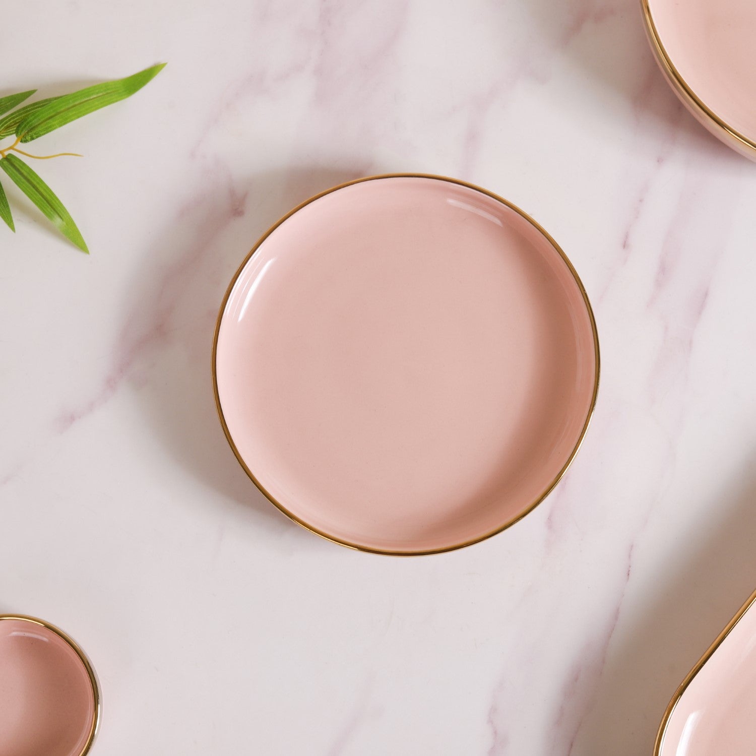 Buy the best VERA pink plates online| Nestasia