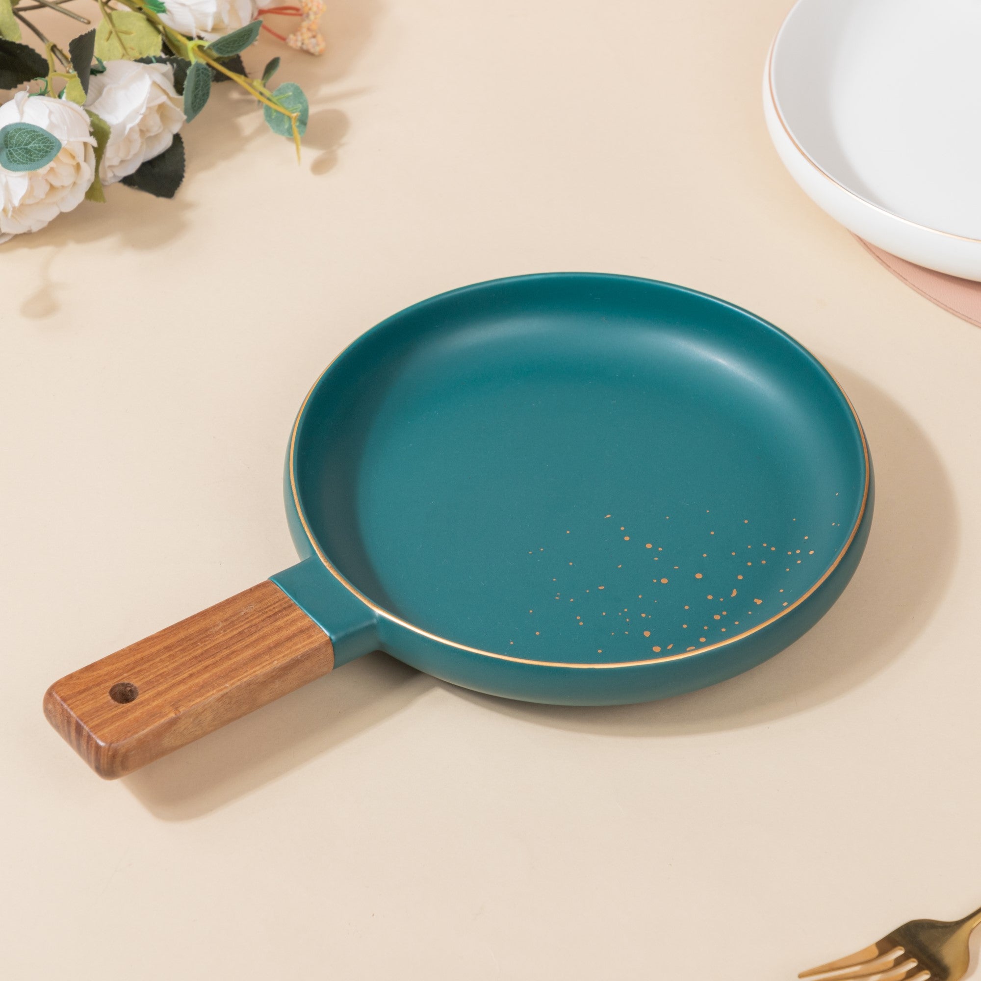 CARA Plate With Wooden Handle Online - Premium Platter | Nestasia