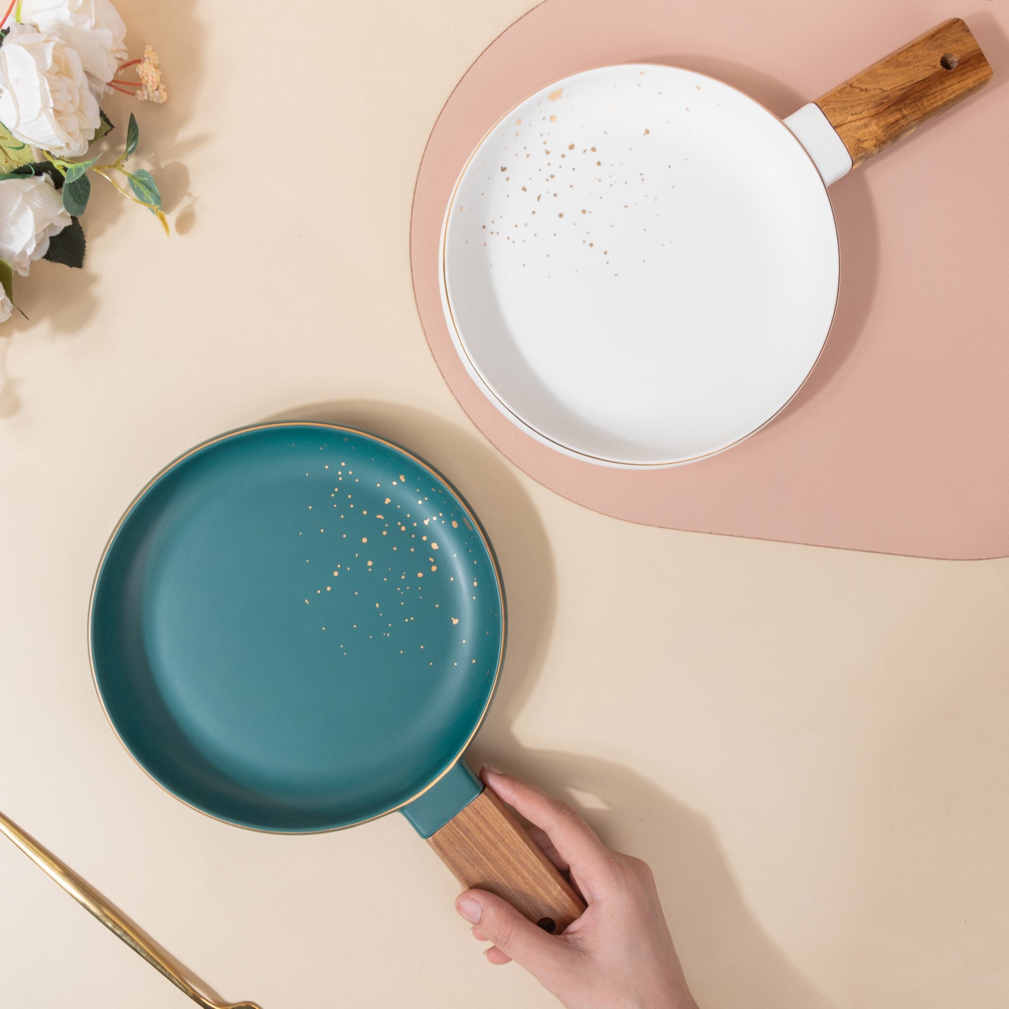 CARA Plate With Wooden Handle Online - Premium Platter | Nestasia