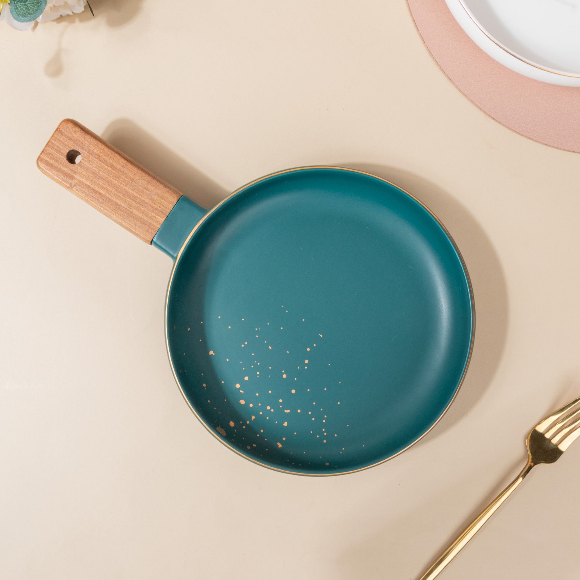CARA Plate With Wooden Handle Online - Premium Platter | Nestasia