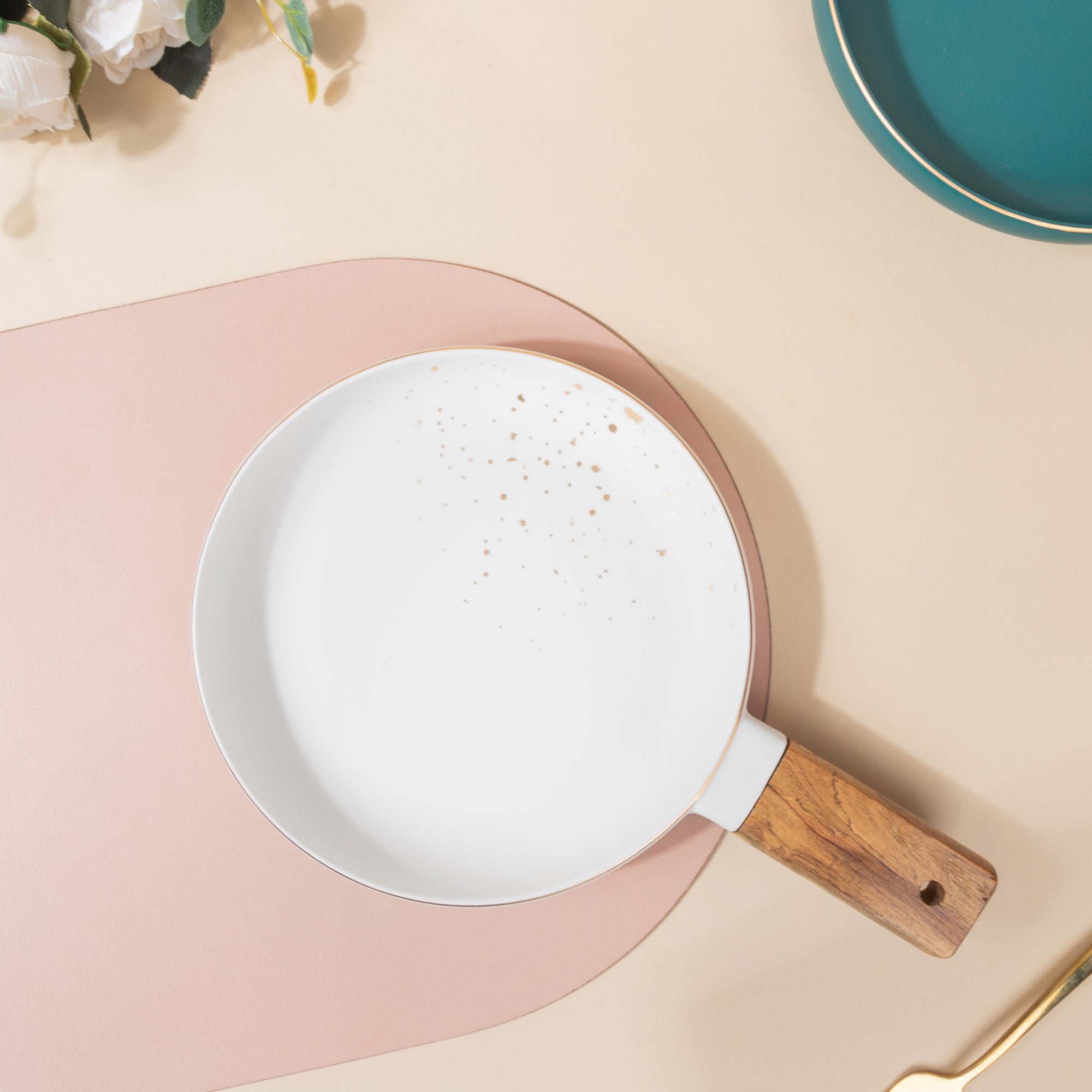 CARA Plate With Wooden Handle Online - Premium Platter | Nestasia