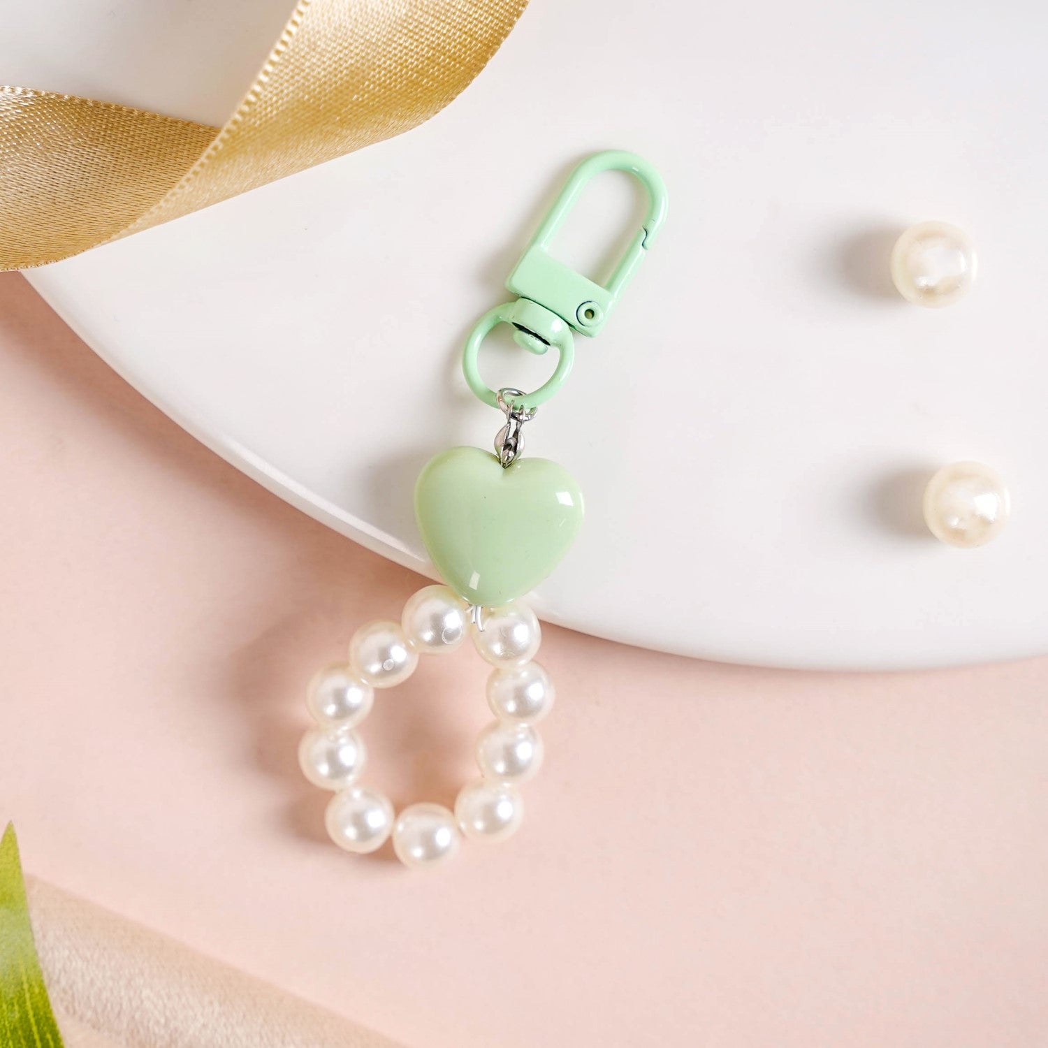 Green Sweetheart And Pearl Keychain Online - Premium Keychain | Nestasia