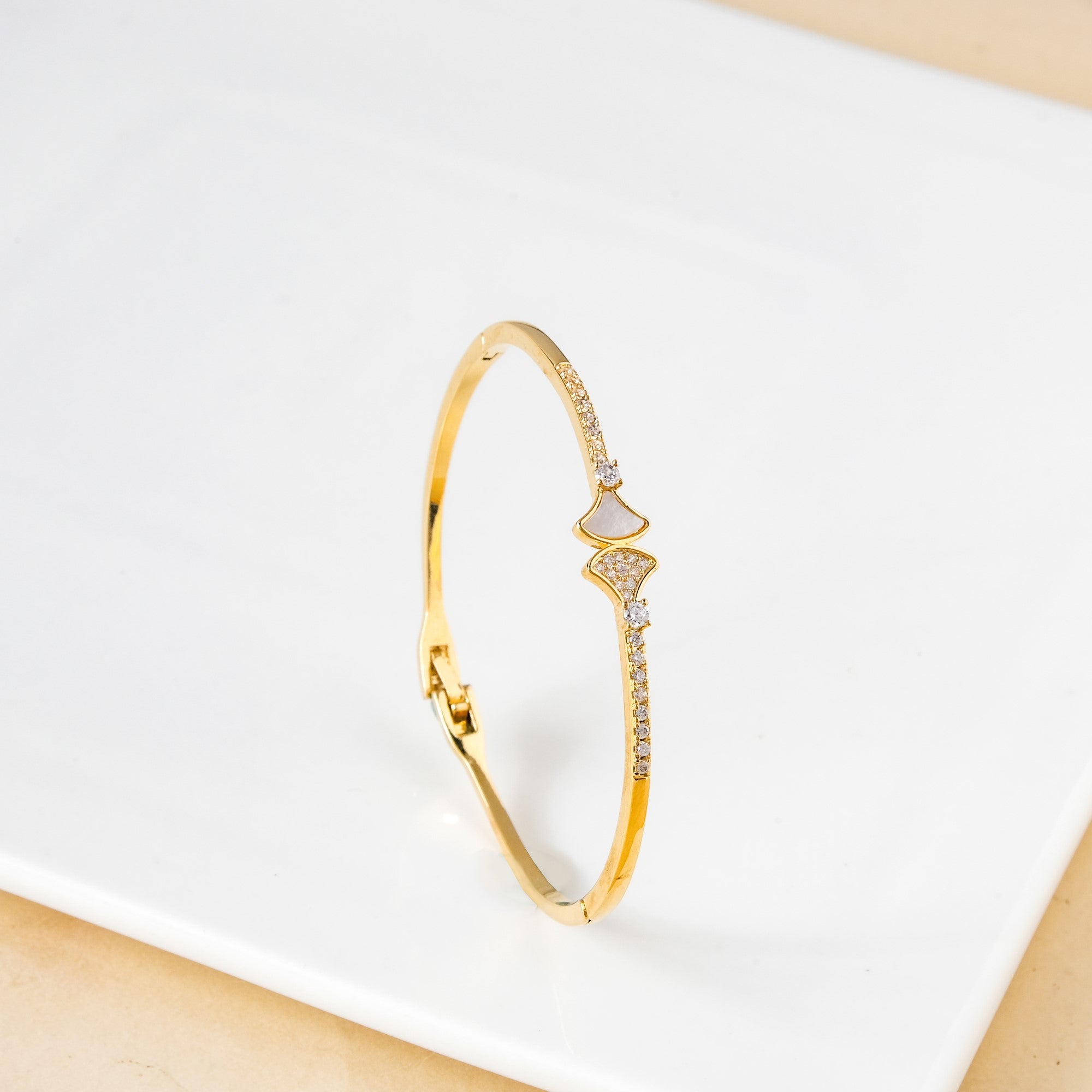 Bracelet Online - Premium Nautical Glam Seashell Gold Bracelet | Nestasia