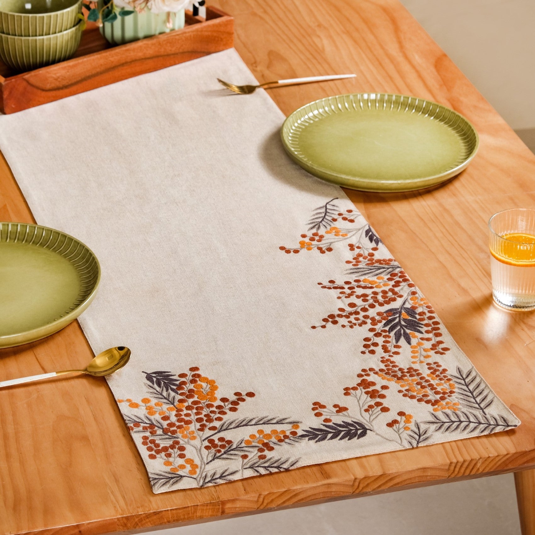 Rustic Charm Wild Berry Cotton Table Runner Online - Premium Table ...
