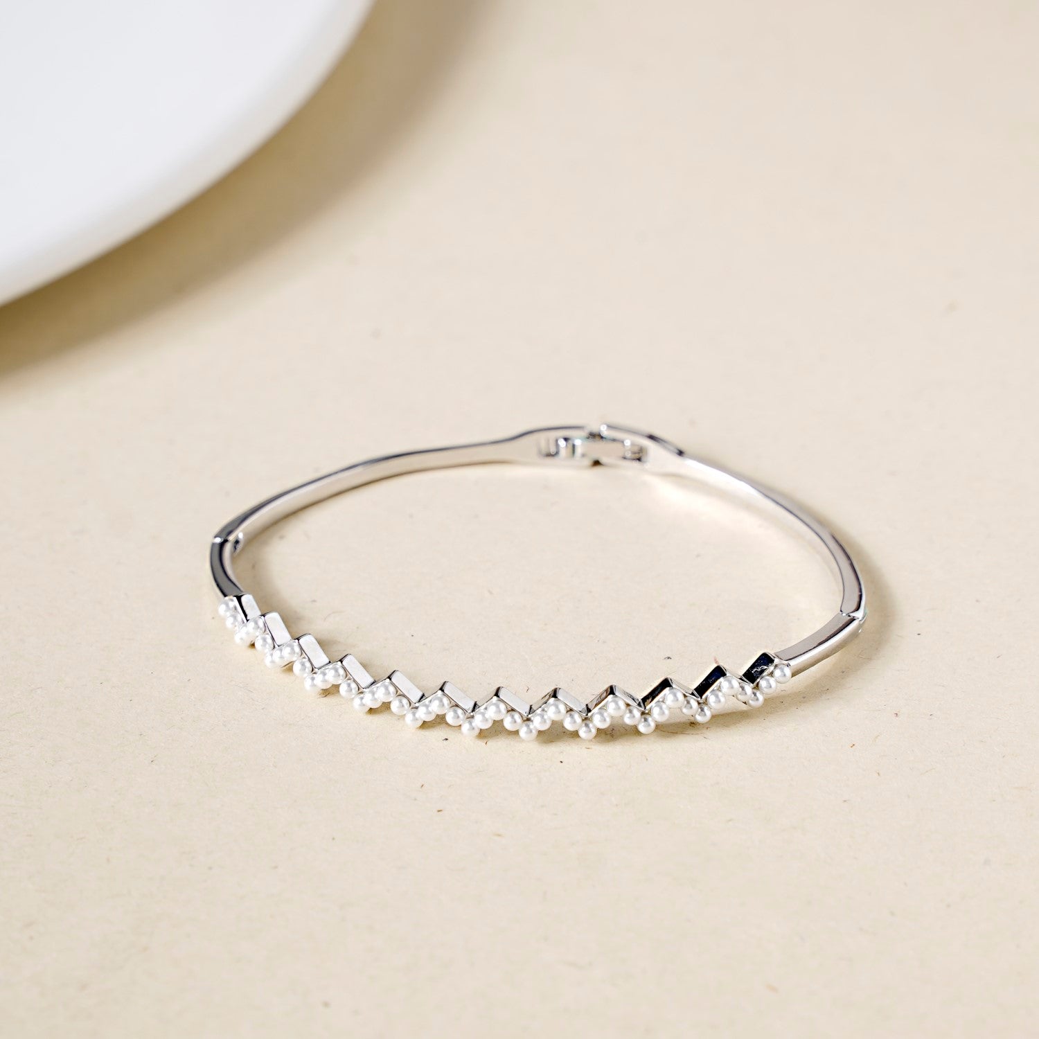 Bracelet Online - Premium Silver Zigzag Pearl Bracelet | Nestasia