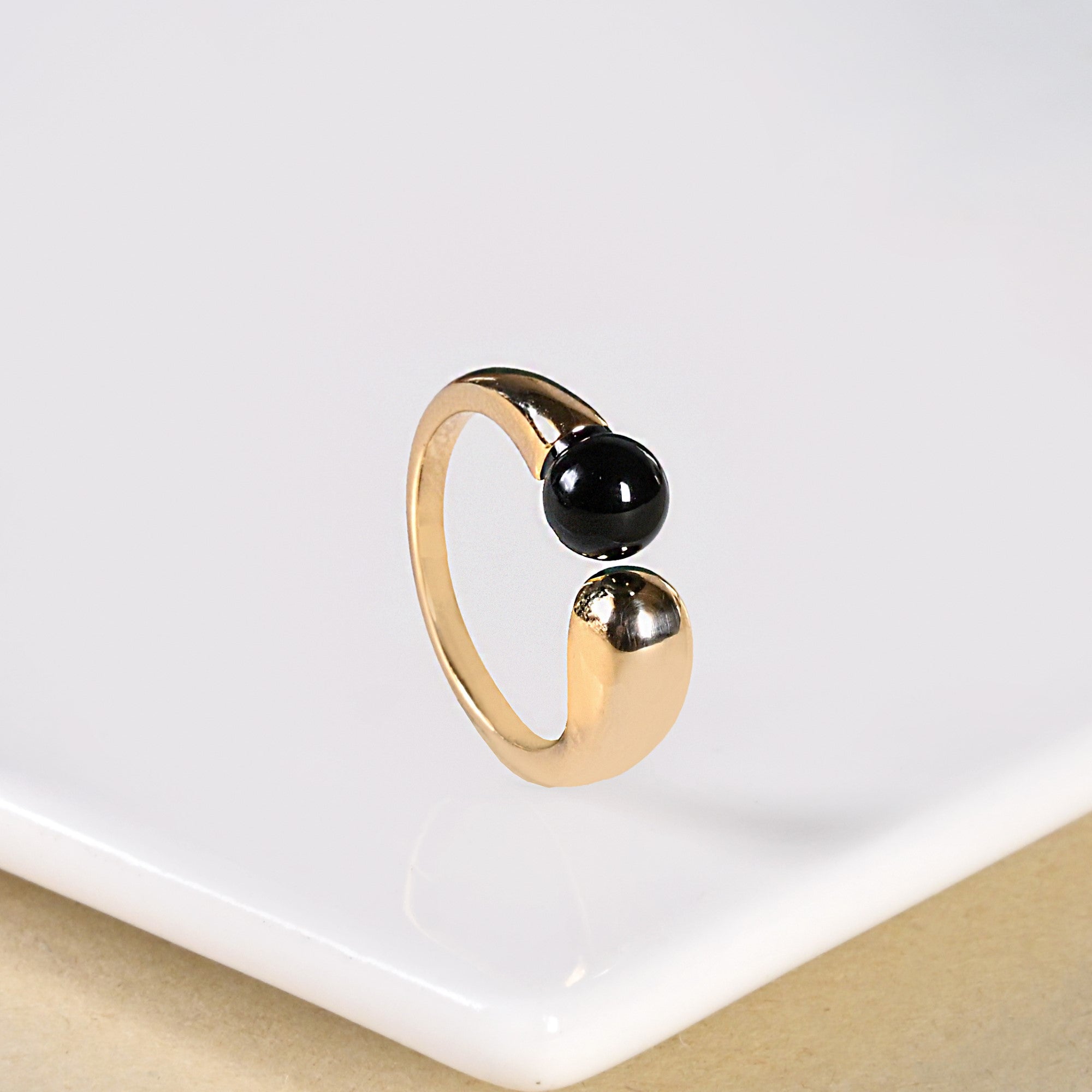 Ring Online - Premium Black Stone Gold Ring | Nestasia
