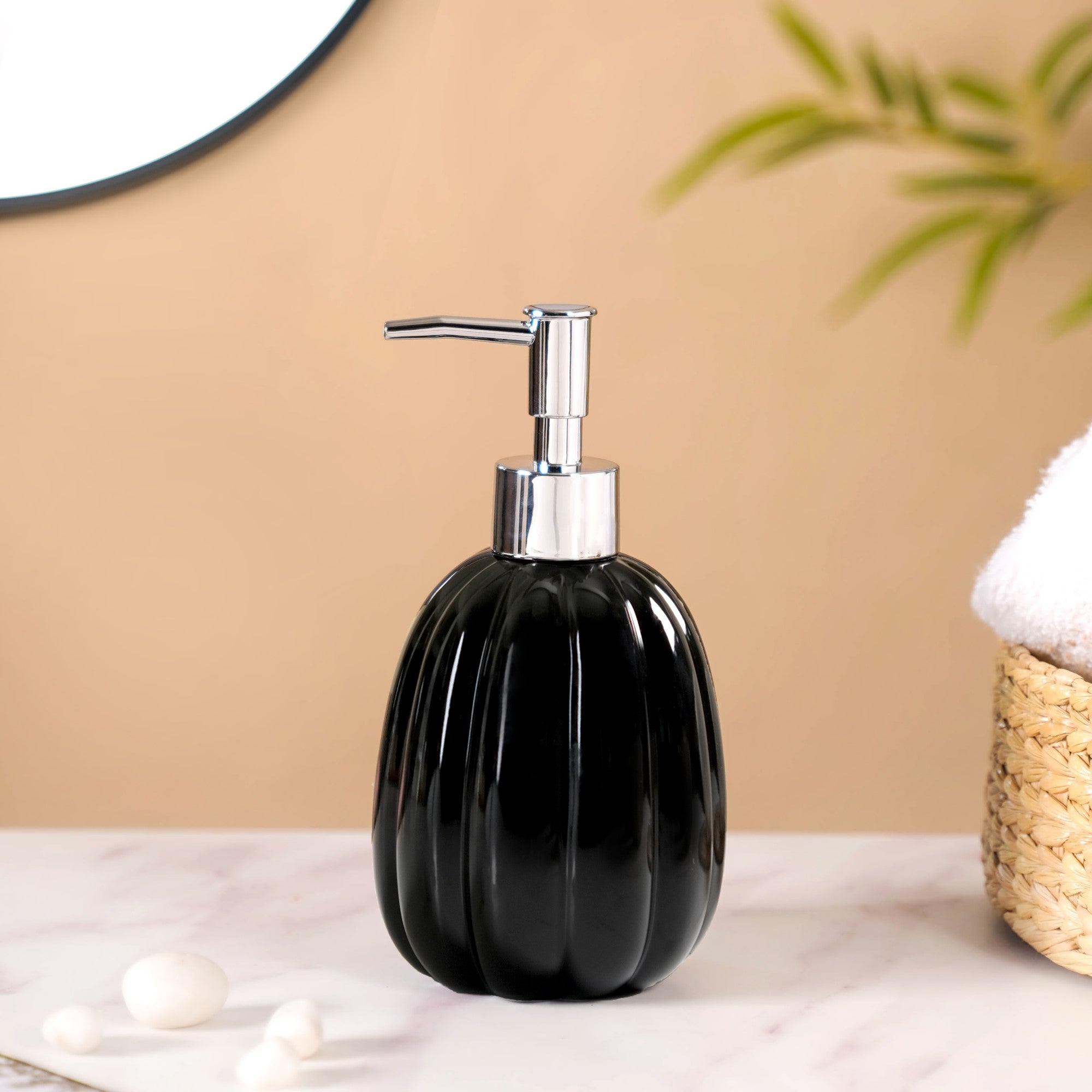 Ribbed Glossy Liquid Dispenser Black 400ml Online - Premium Dispenser ...