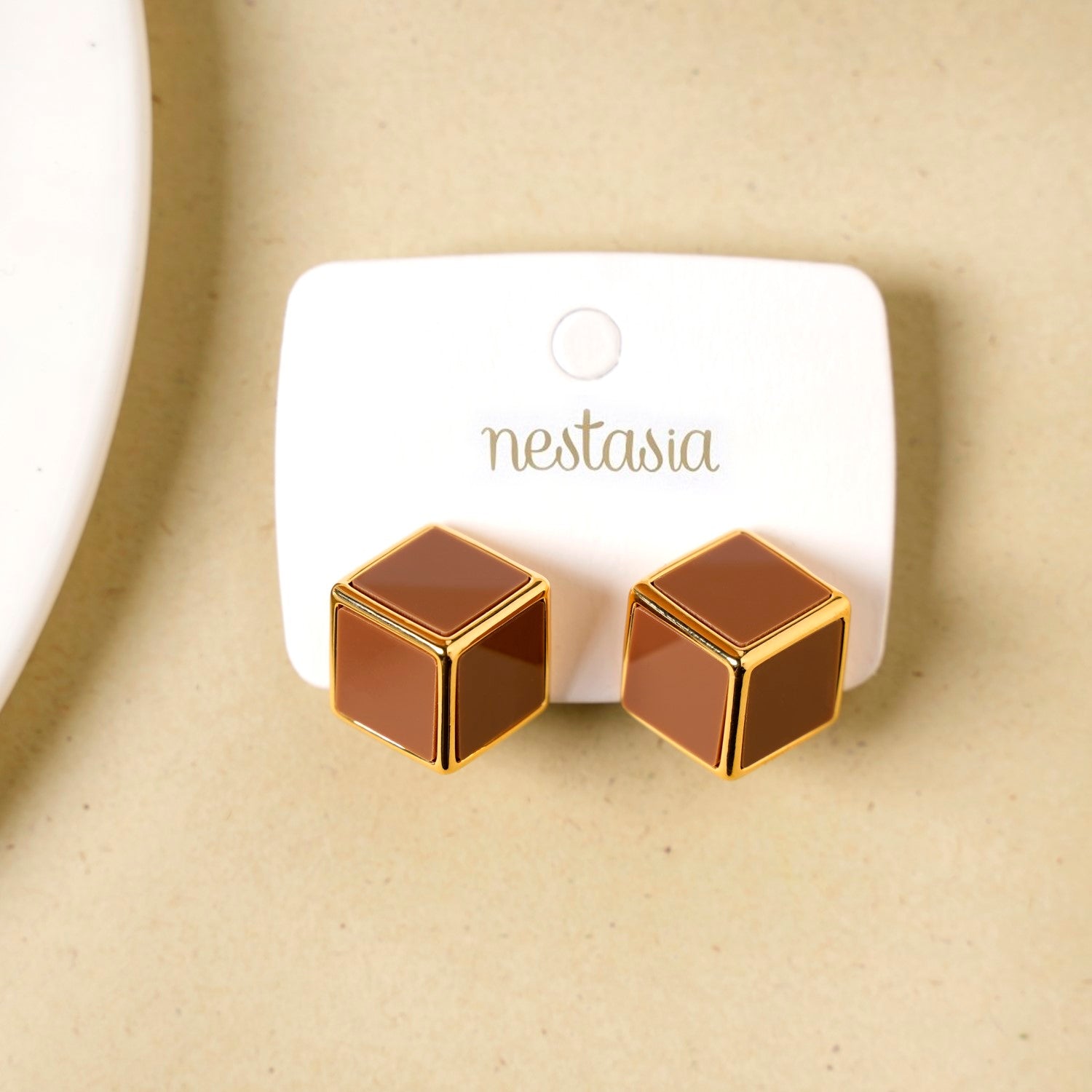 Jewellery Online - Premium Cube Huggies Brown | Nestasia