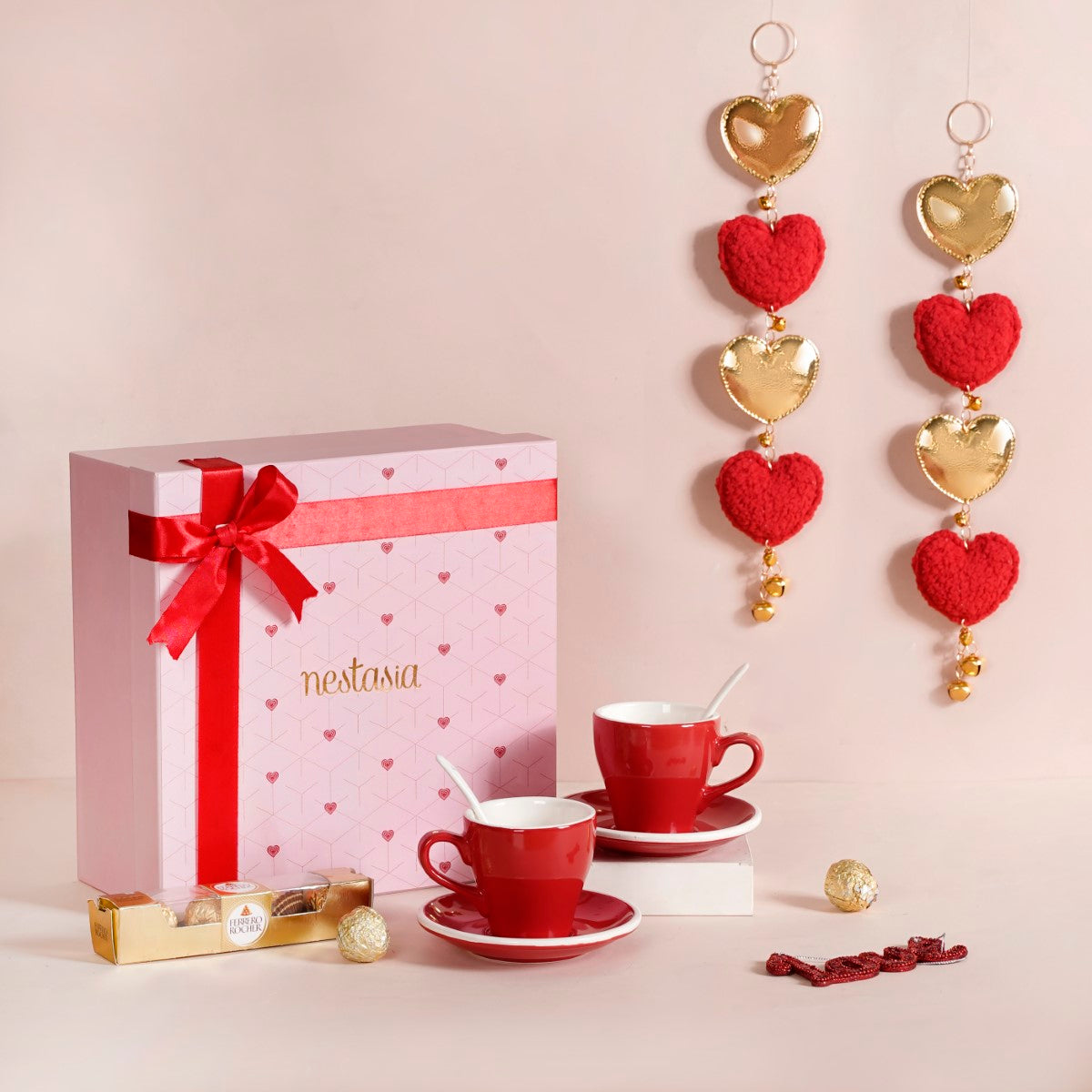 Passionate Red Gift Hamper Set Of 5 Online - Premium Gift Hamper | Nestasia