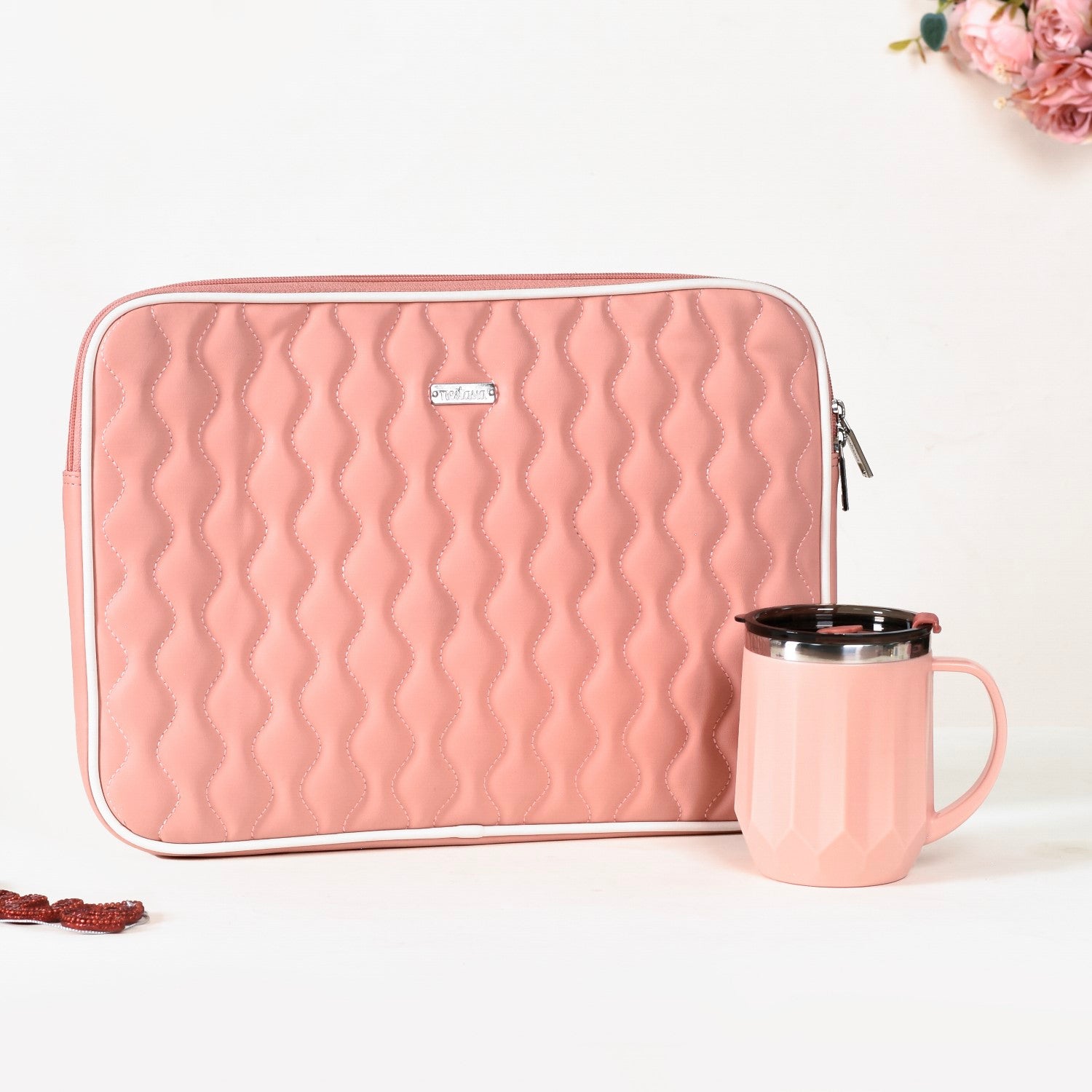 Tech And Travel Gift Hamper Set Of 2 Online - Premium Gift Hamper ...