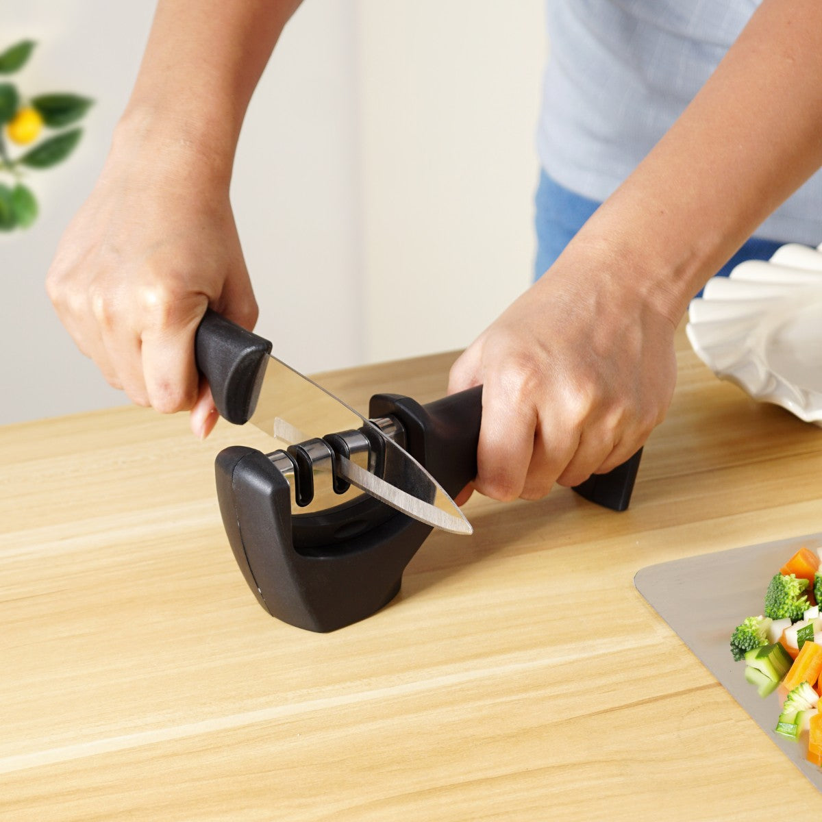 Knife Sharpener Online - Premium Kitchen Tool | Nestasia