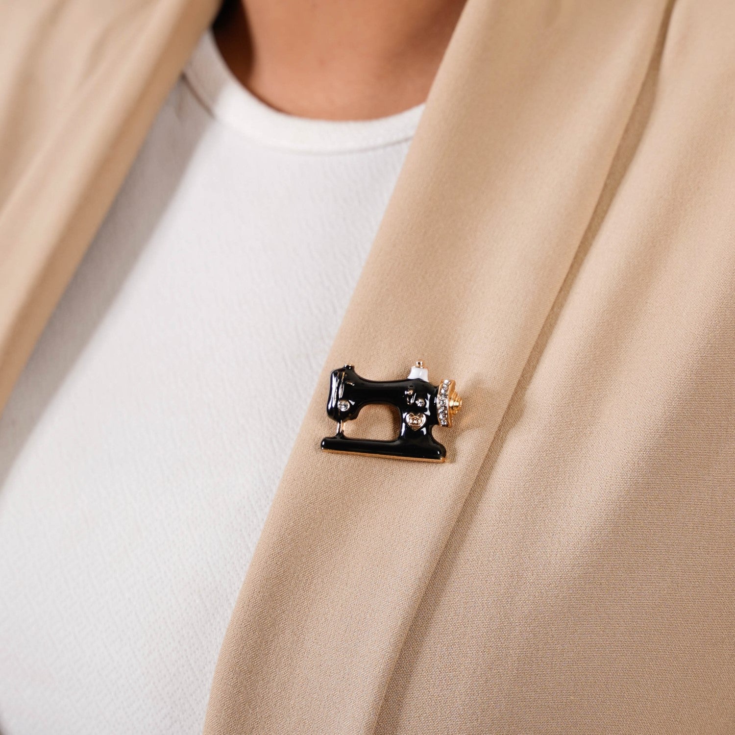 Sewing Machine Brooch Black Online - Premium Beauty Accessory | Nestasia