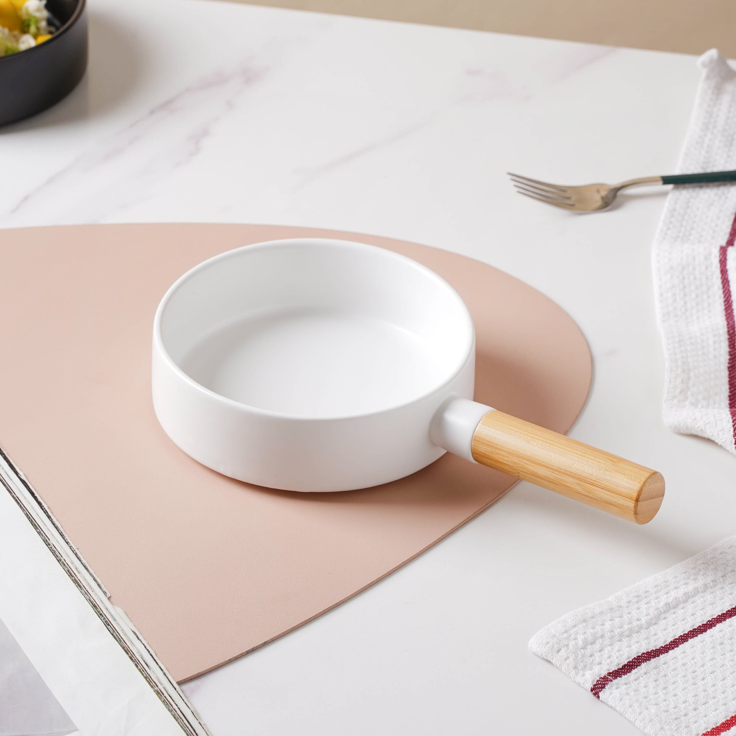 Snow White Baking Pan With Handle Online - Premium Bowl with Handle ...