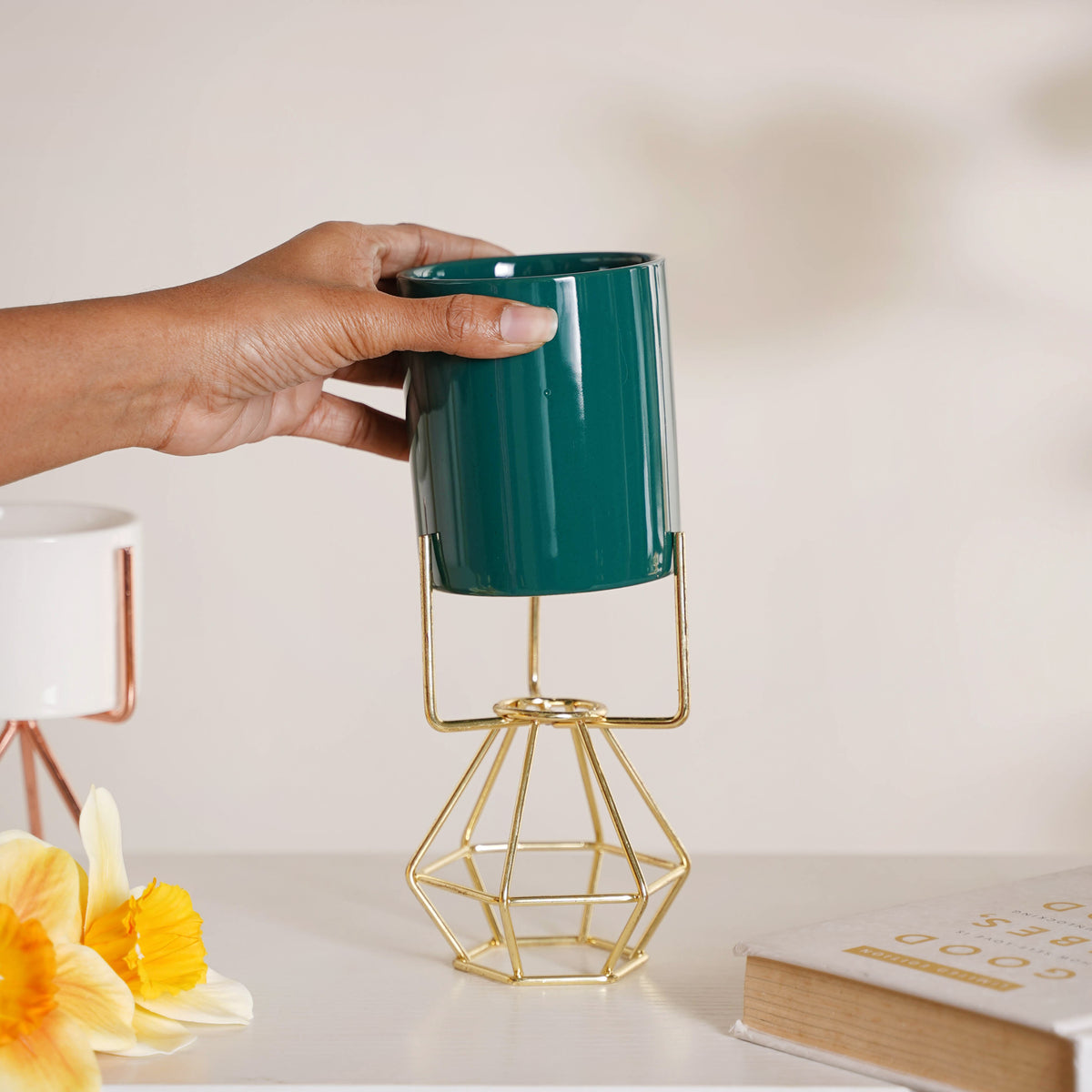 Modern Cylindrical Pot