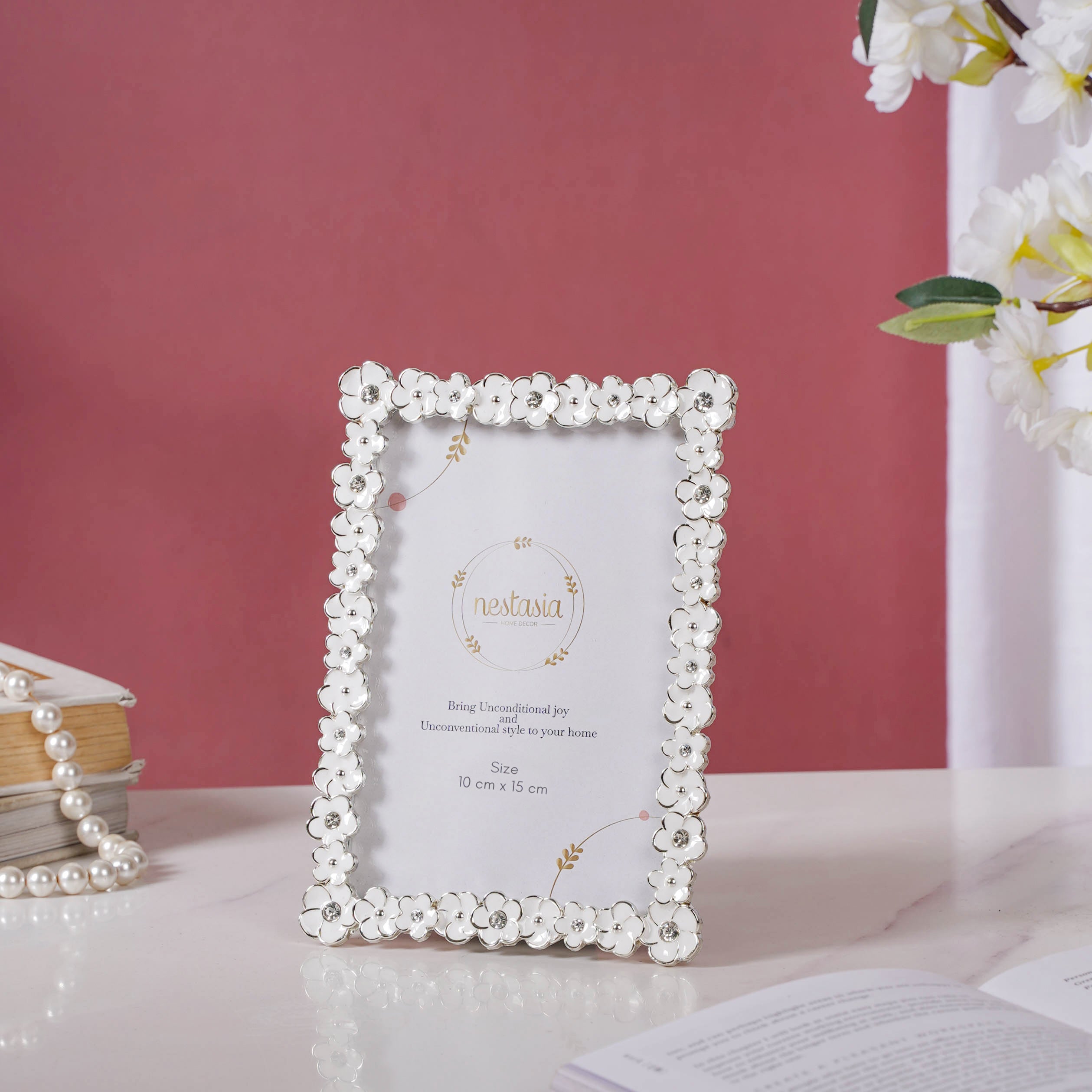 White Wreath Photo Frame Small Online - Premium Photo Frame | Nestasia