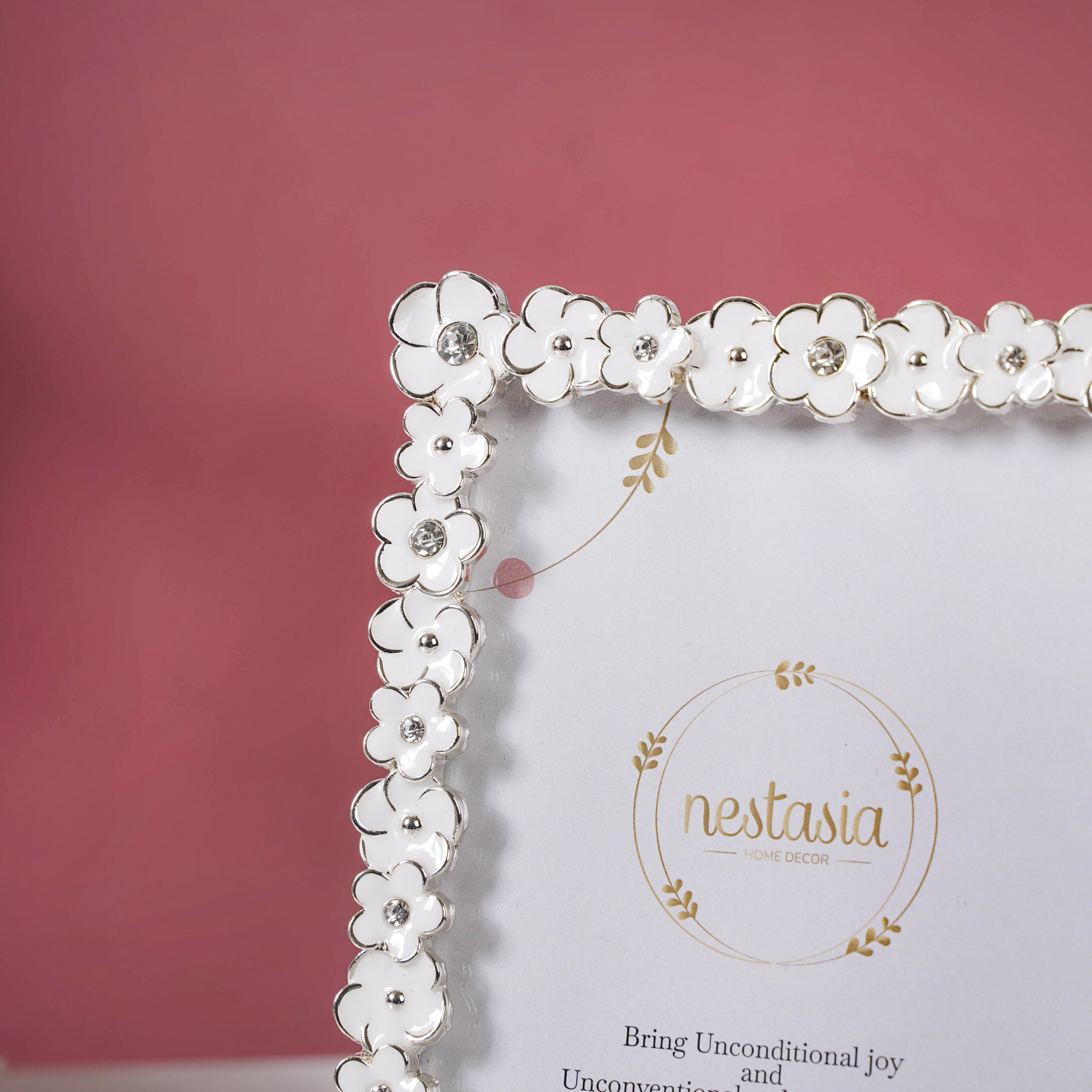 White Wreath Photo Frame Small