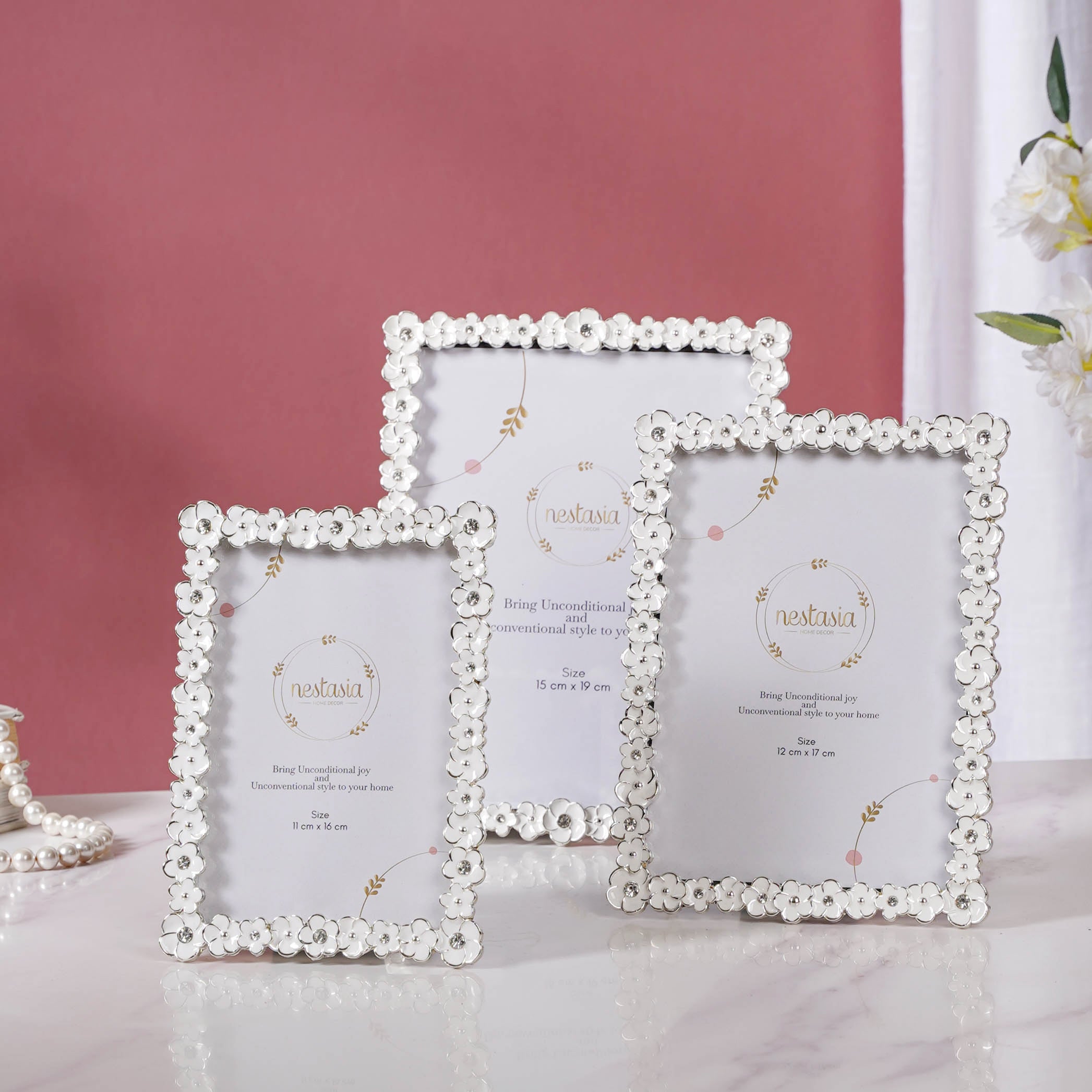 White Wreath Photo Frame Small