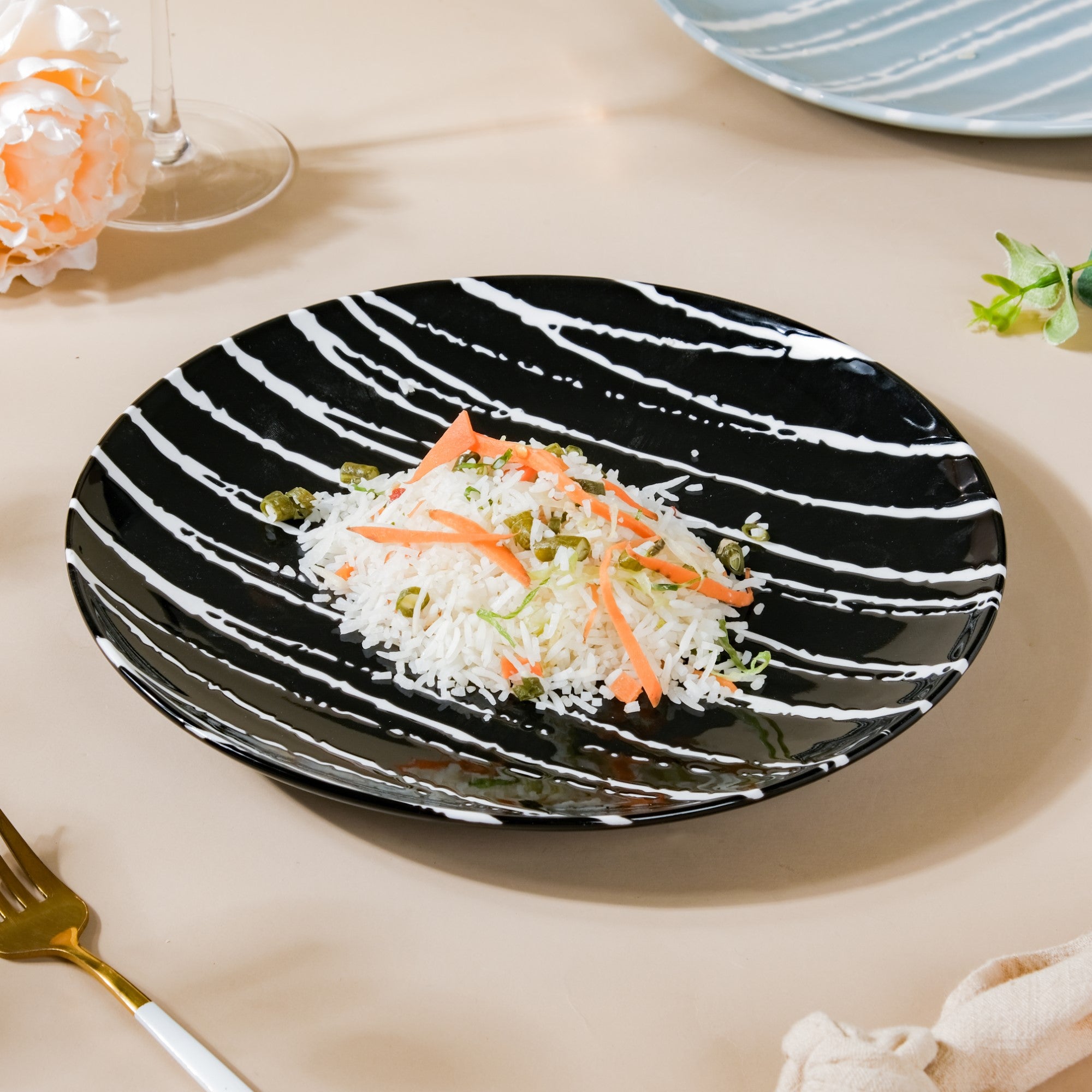Sleek Abstract Patterned Dinner Plate Black 9.5 Inch Online - Premium ...