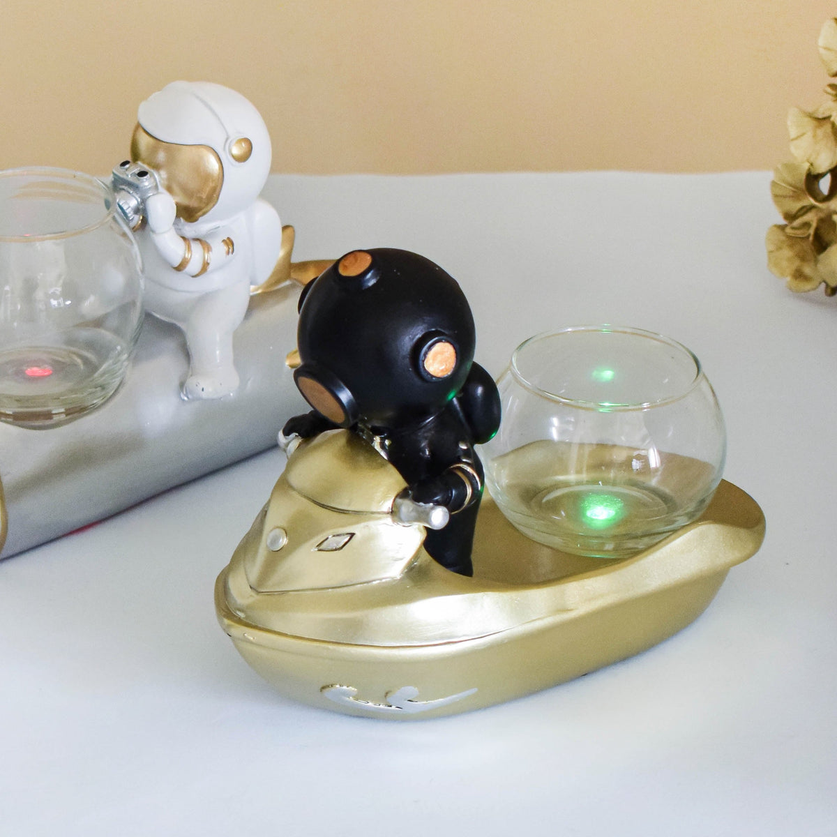 Home Décor - Black Astronaut Diver Glass Vase For Table Décor |Nestasia