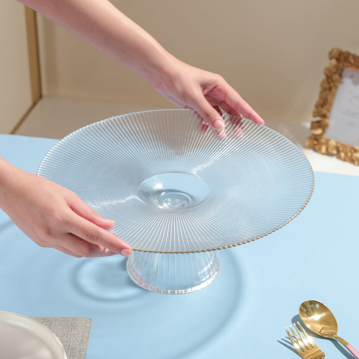 Sleek Glass Cake Stand 13 inch