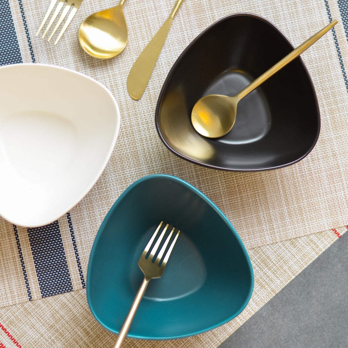 Triangular Bowl Large 500 ml Online - Premium Serving Bowl | Nestasia