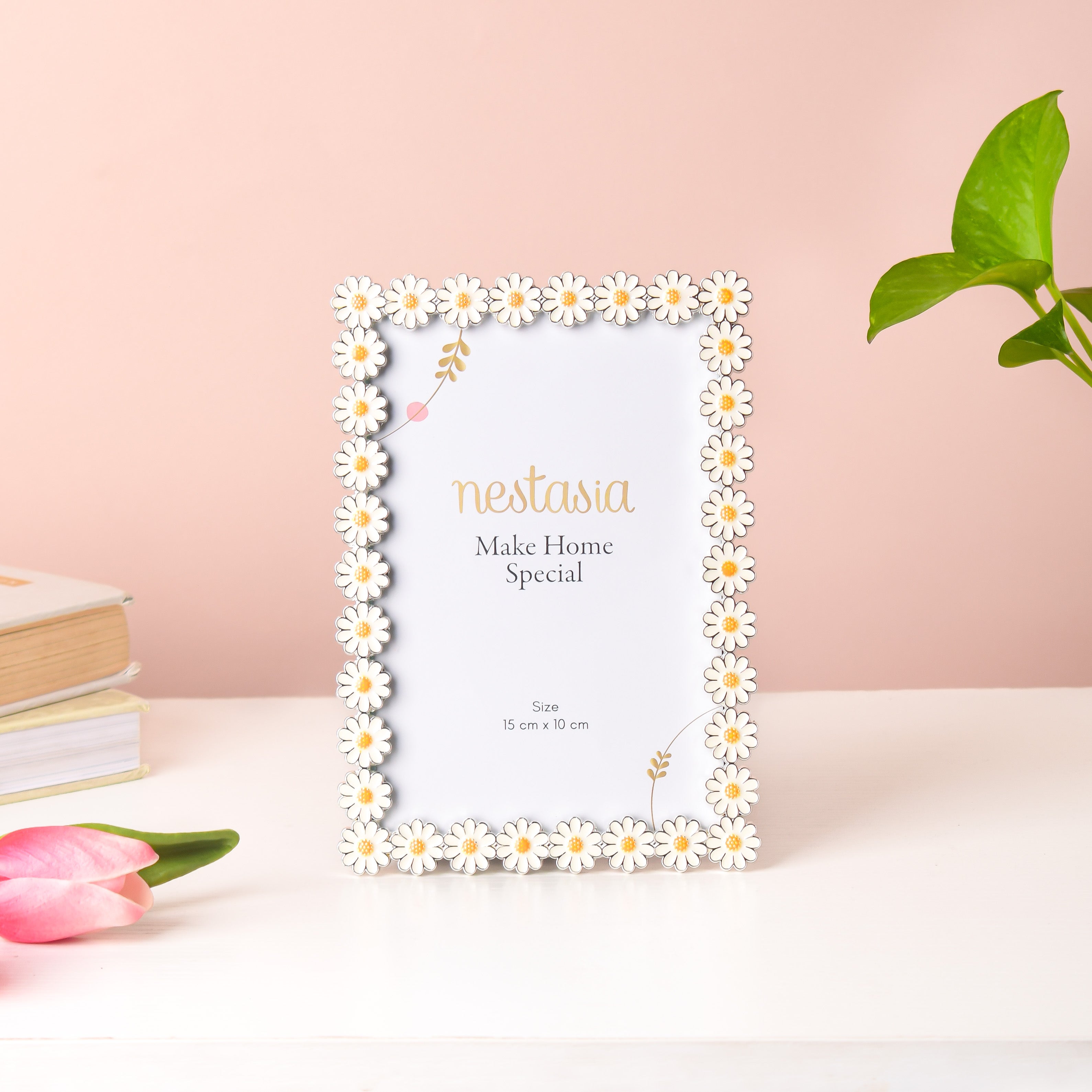 Sweet Daisy Photo Frame 6.5 Inch Online - Premium Photo Frame | Nestasia