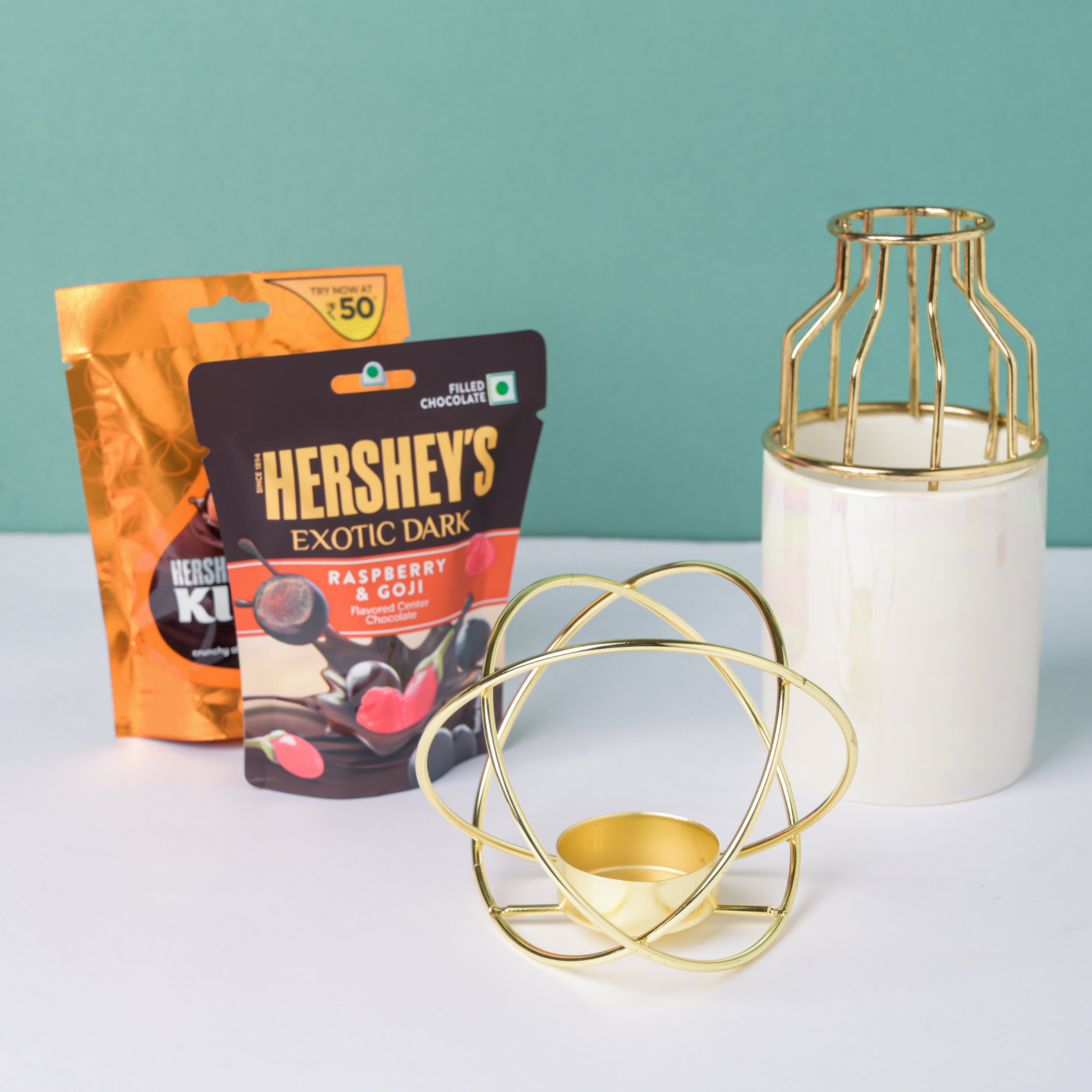 Metallic Magic Festive Gift Hamper Set Of 4 Online - Premium Gift ...