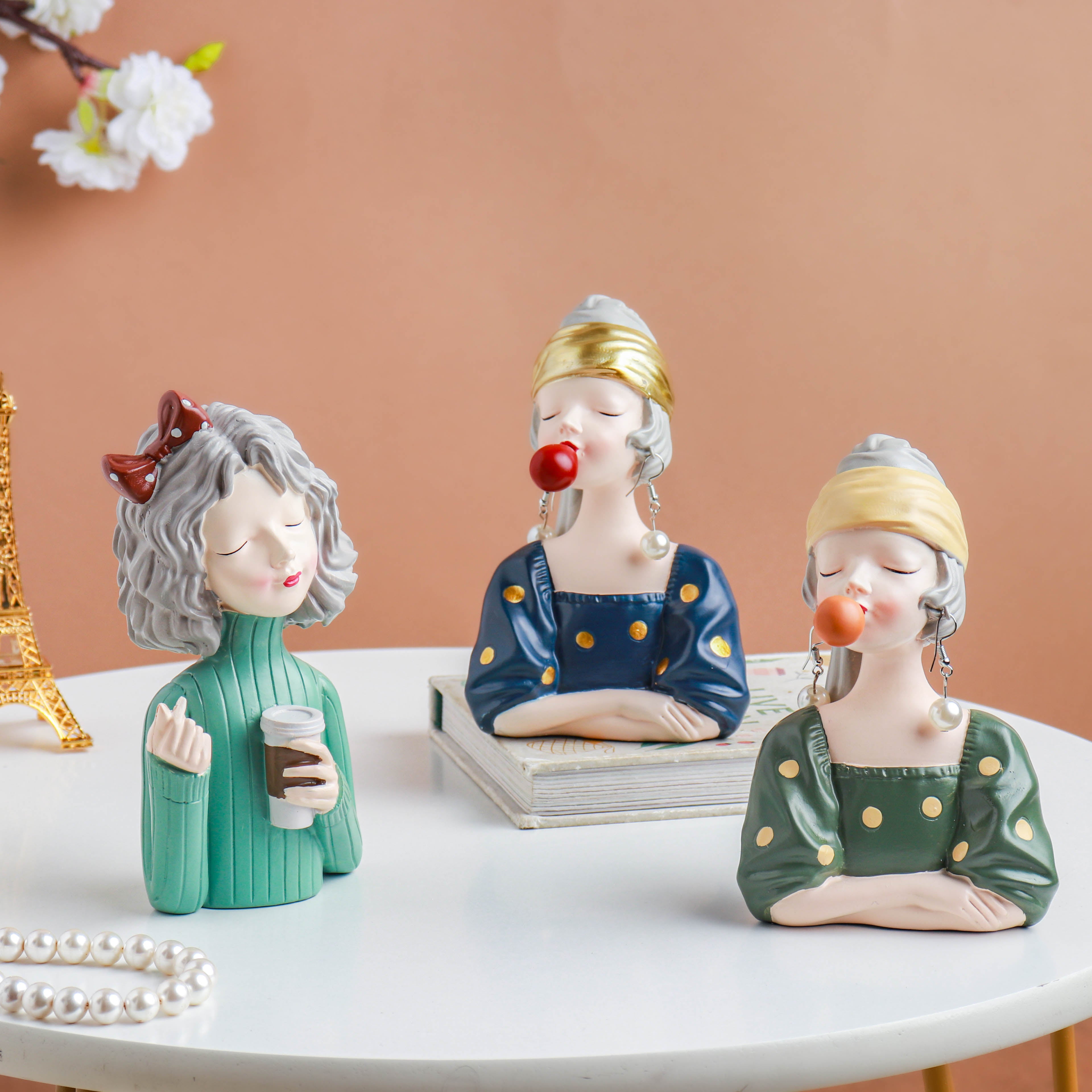Vintage Lady Decor Object Online - Premium Decor Object | Nestasia