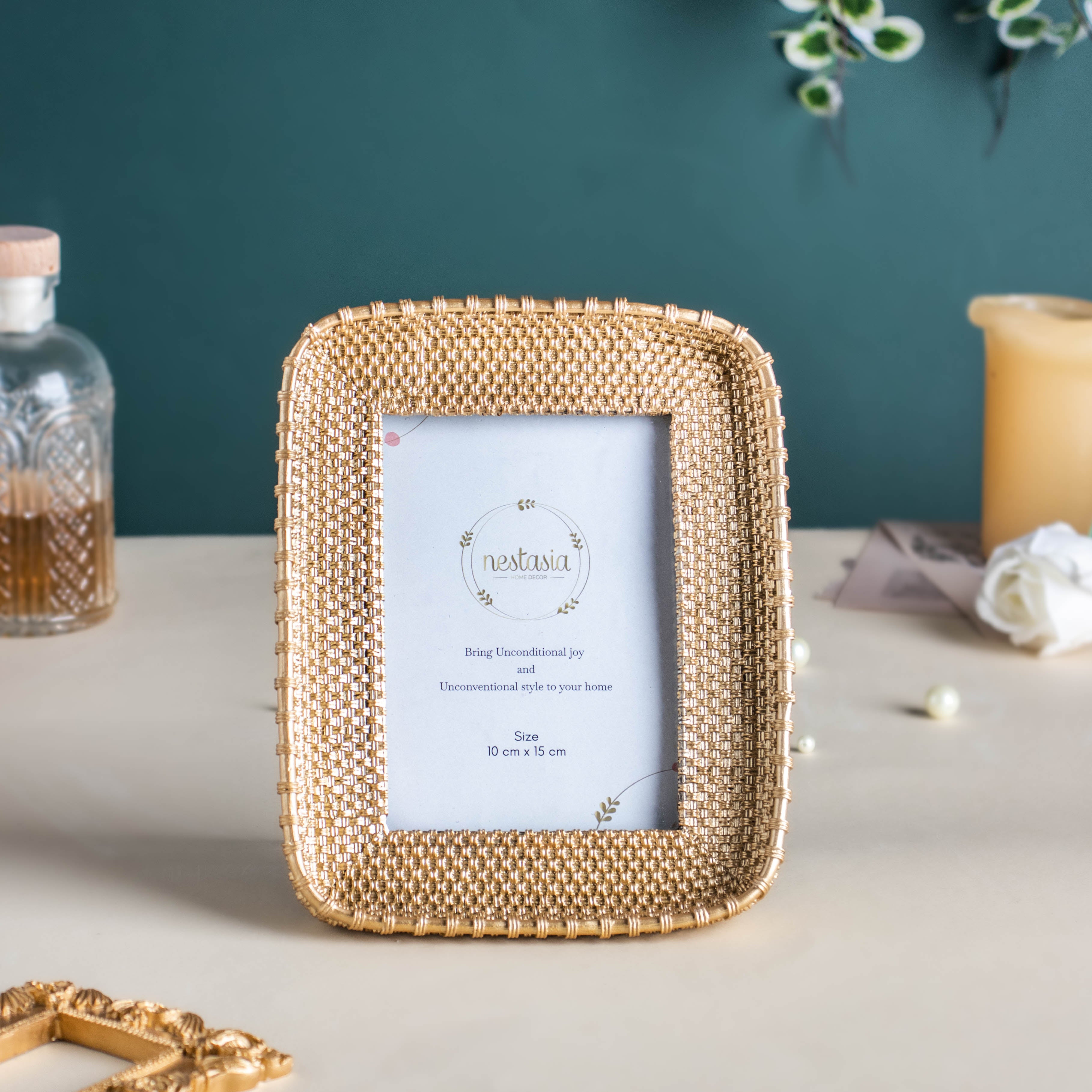 Rectangle Gold Photo Frame Online - Premium Photo Frame | Nestasia