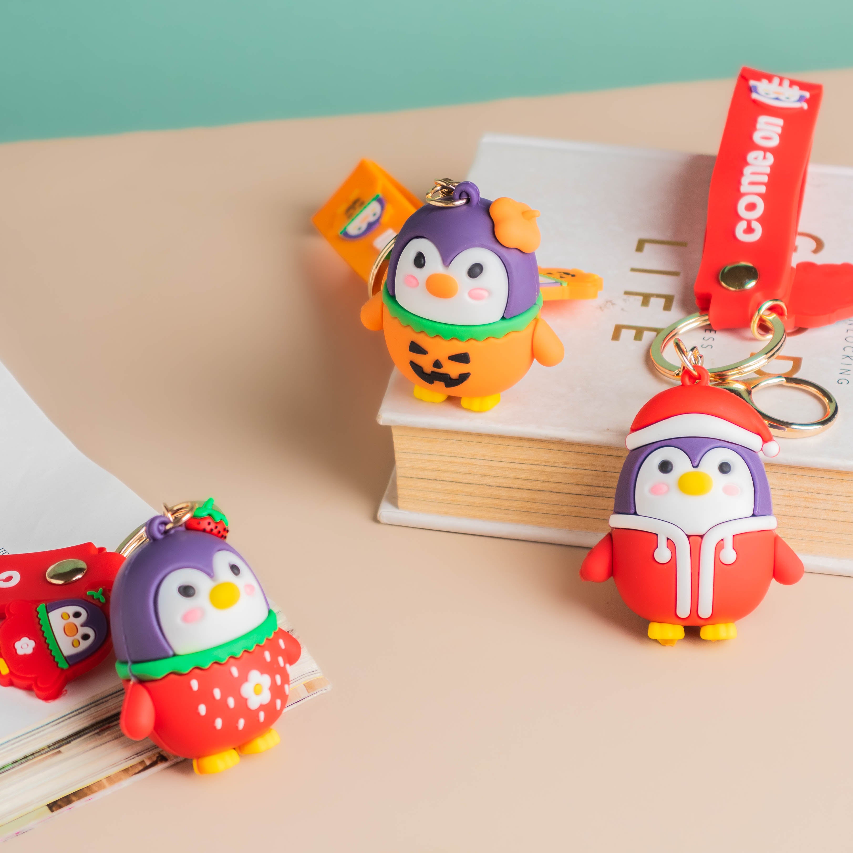 Penguin Keychain Online - Premium Keychain | Nestasia