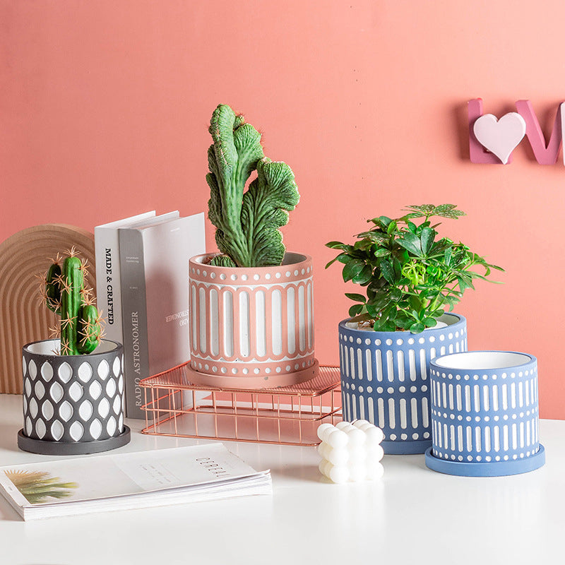 Sculpted Ceramic Pot With Plate