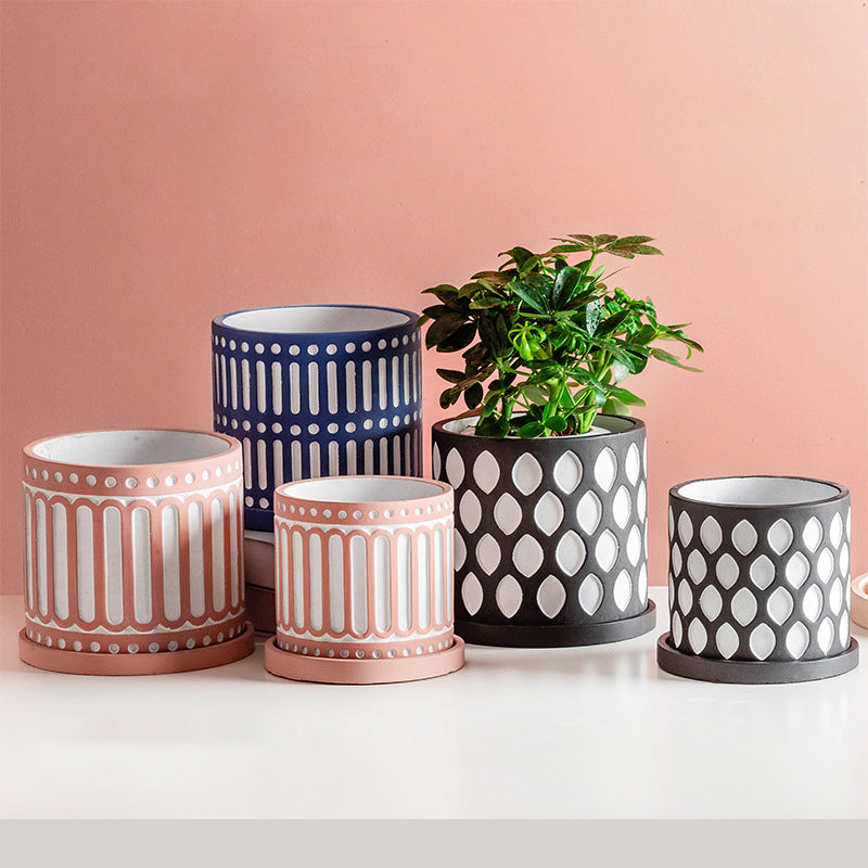 Sculpted Ceramic Pot With Plate